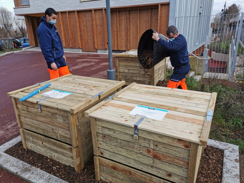 Installation de bacs de compostage collectif à la résidence étudiante ...